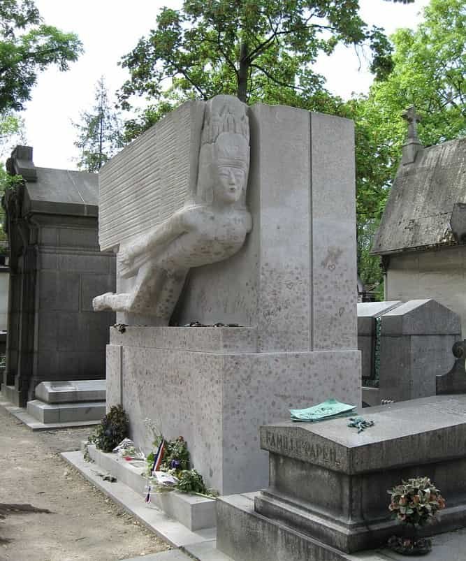 Paris Cemetery Scandal: The Mystery of Oscar Wilde’s Tomb